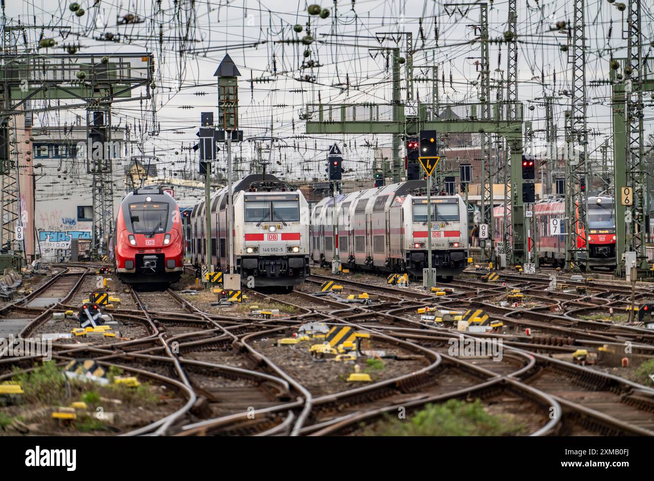 Track system in front of Cologne Central Station, regional trains, long ...