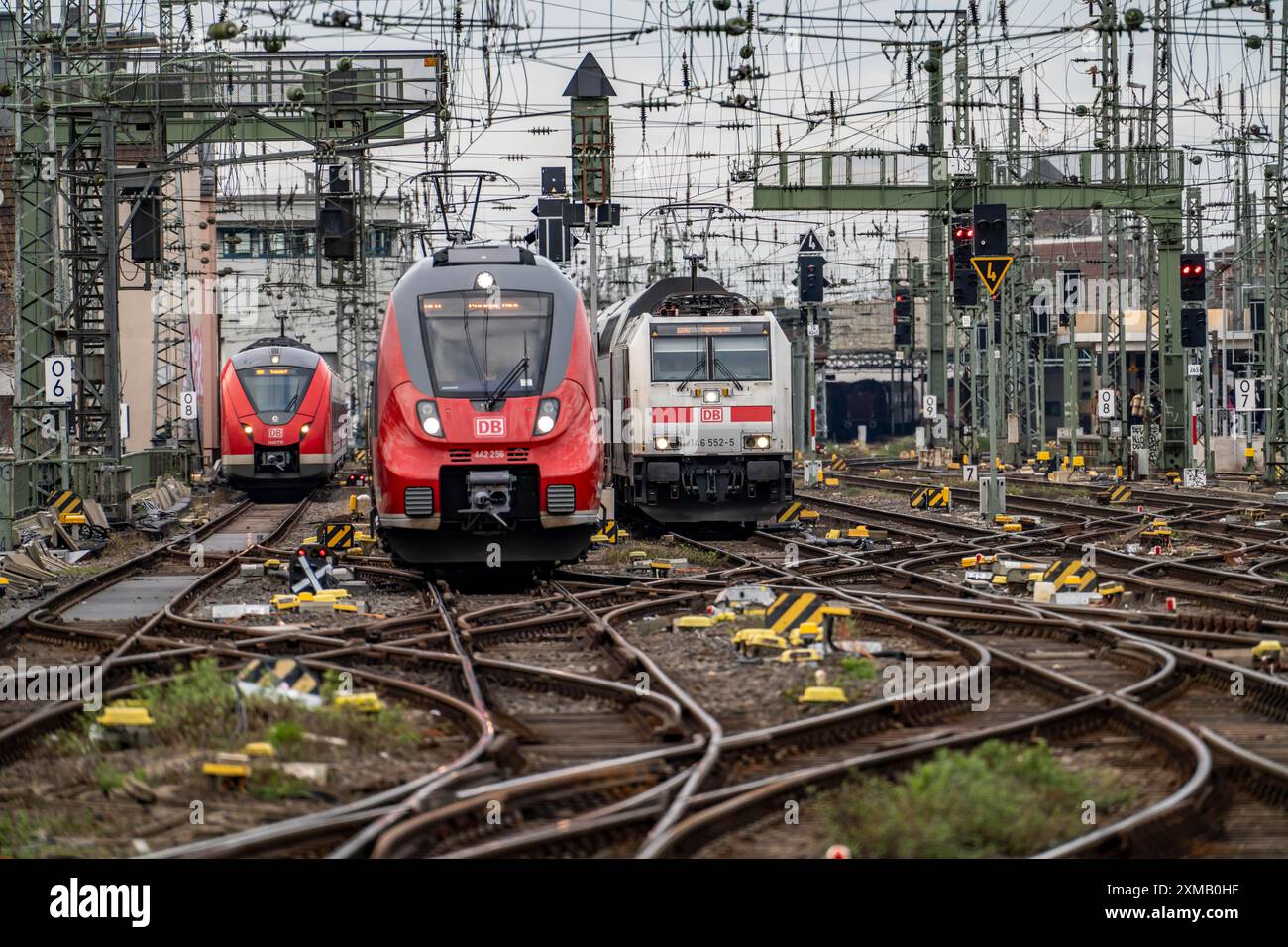 Track system in front of Cologne Central Station, regional trains, long ...