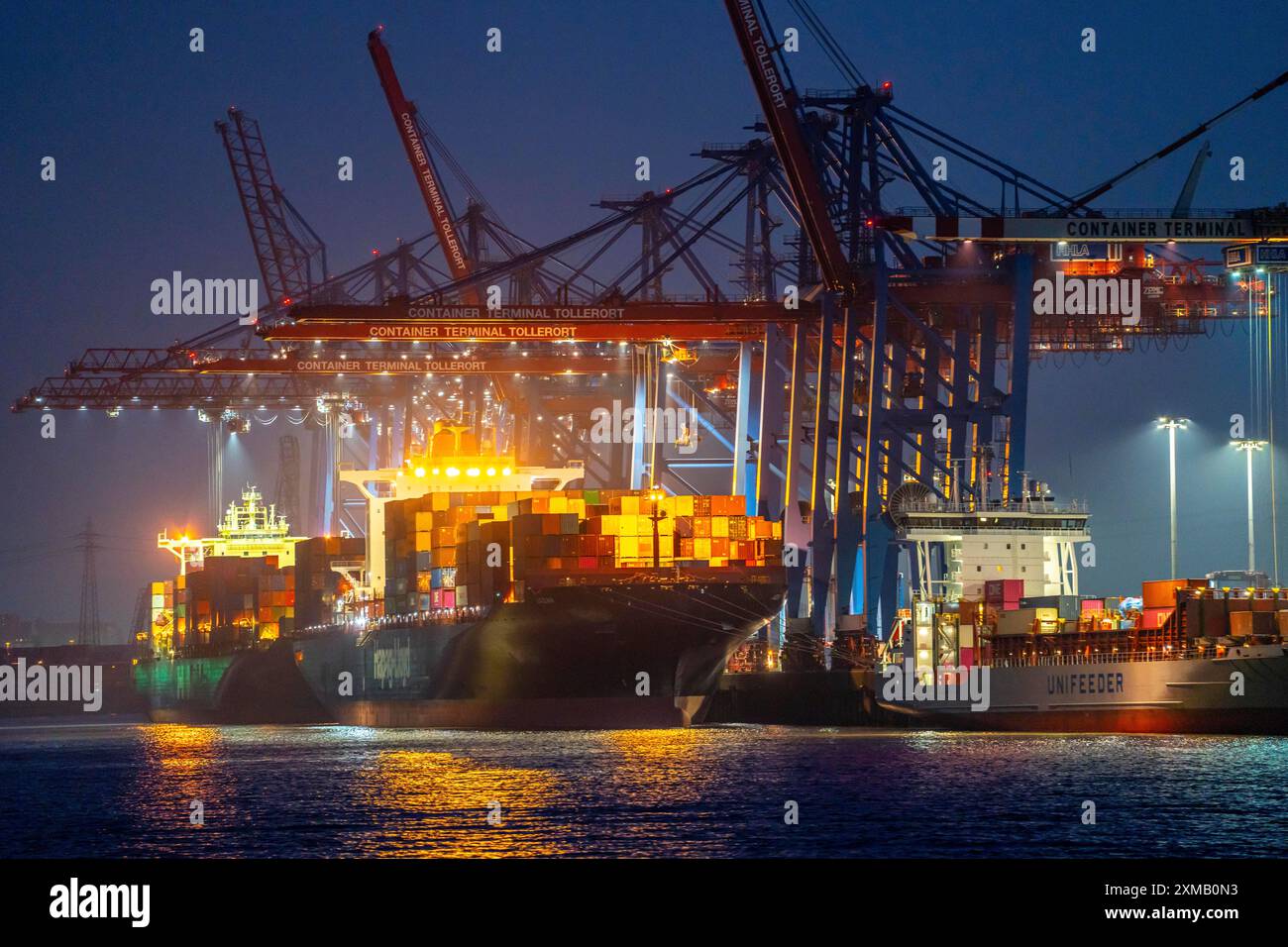 Container terminal Tollerort, container ships are loaded and unloaded ...