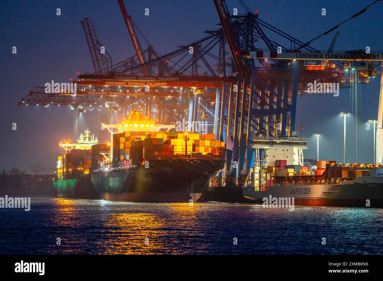 Container terminal Tollerort, container ships are loaded and unloaded ...