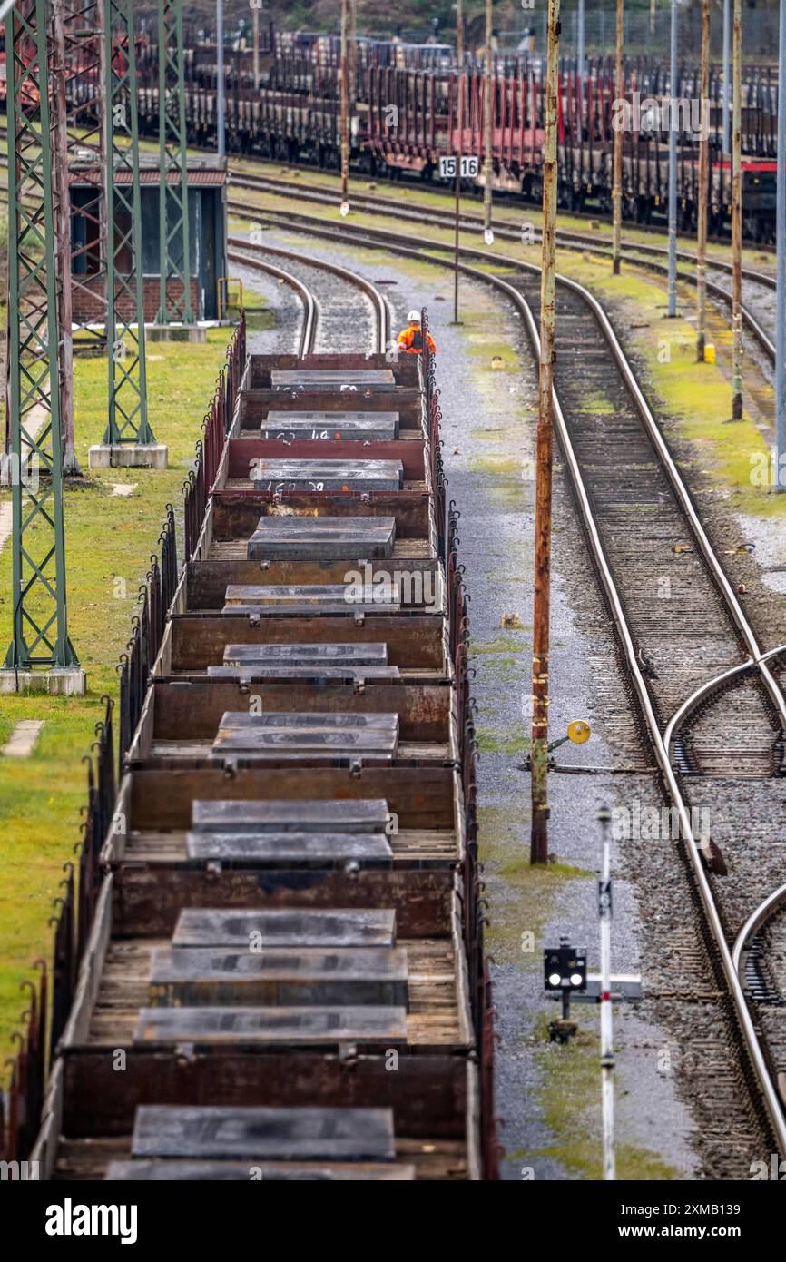Goods train with steel slabs at the Muelheim-Styrum marshalling yard ...