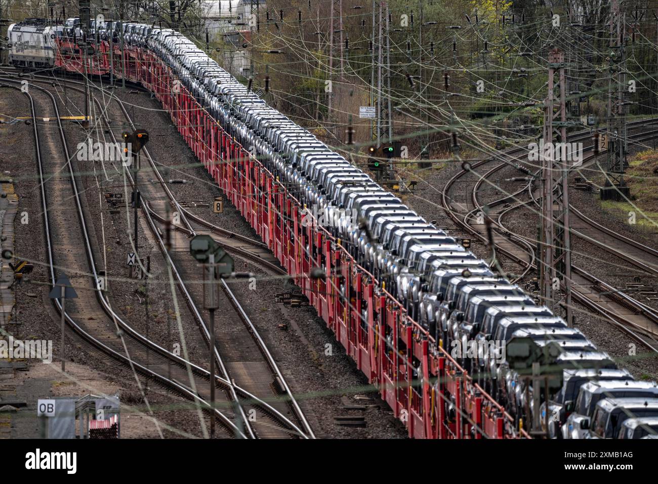 Freight train, car train with Landrover new cars on the goods train ...