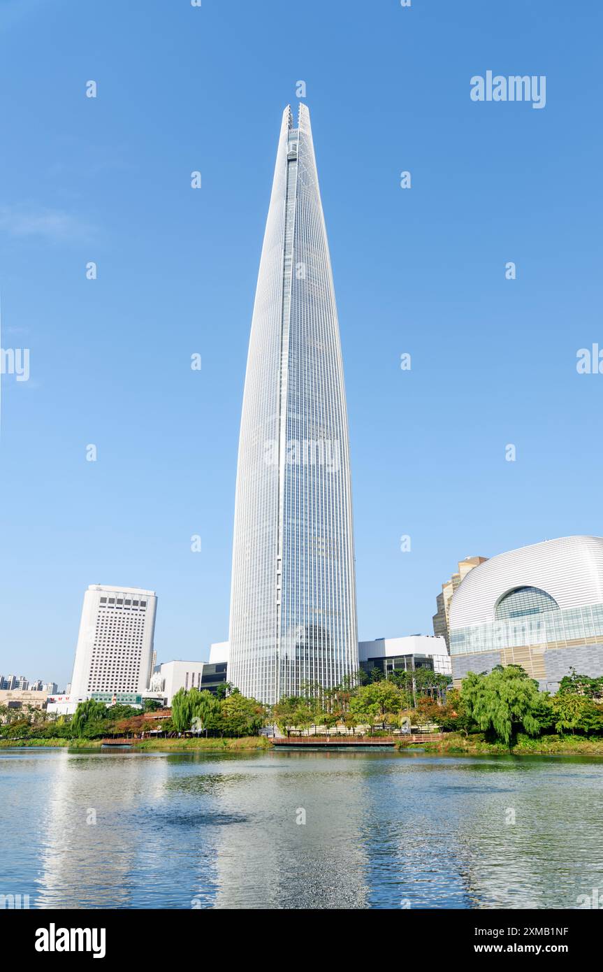 White skyscraper by lake at downtown of Seoul, South Korea Stock Photo ...