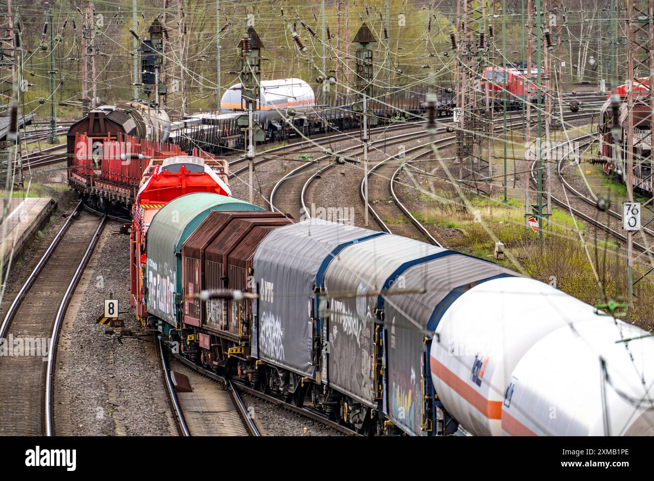 Goods train changing track at the Hagen-Vorhalle marshalling yard, one ...