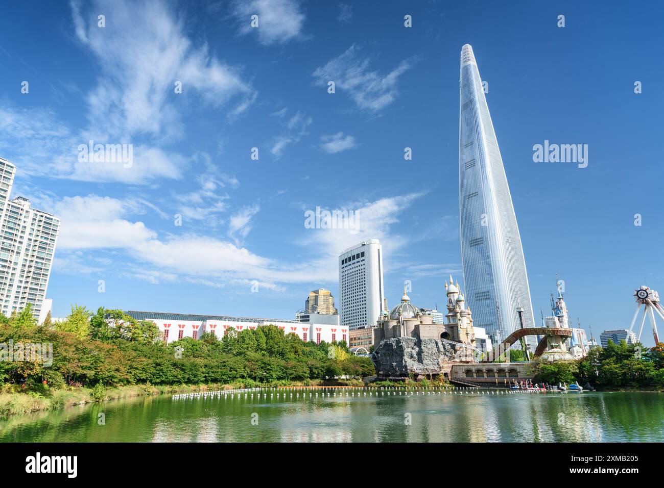 Scenic lake among trees in park at downtown of Seoul Stock Photo - Alamy