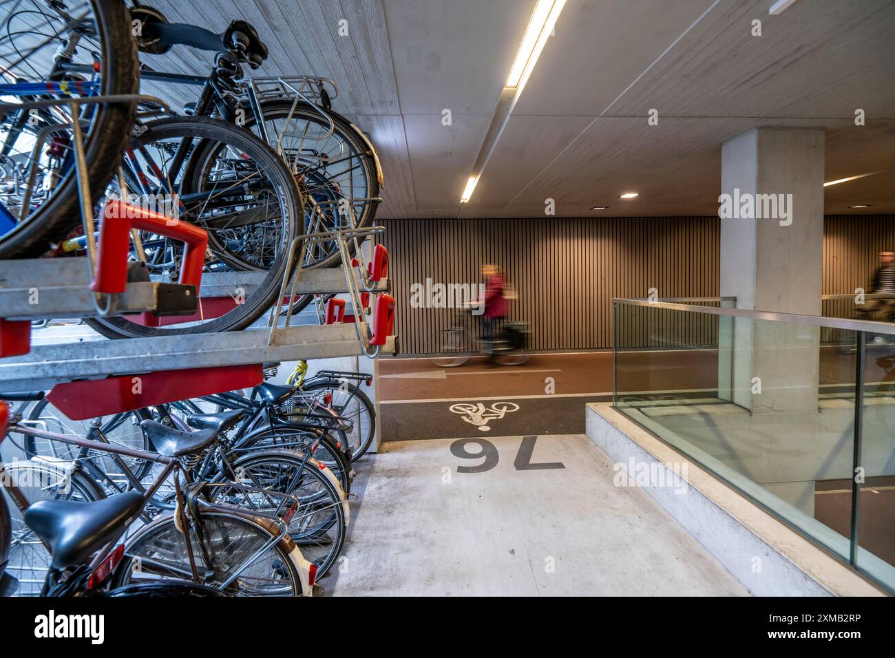 Bicycle car park at Utrecht Centraal railway station, Stationsplein, 3 ...