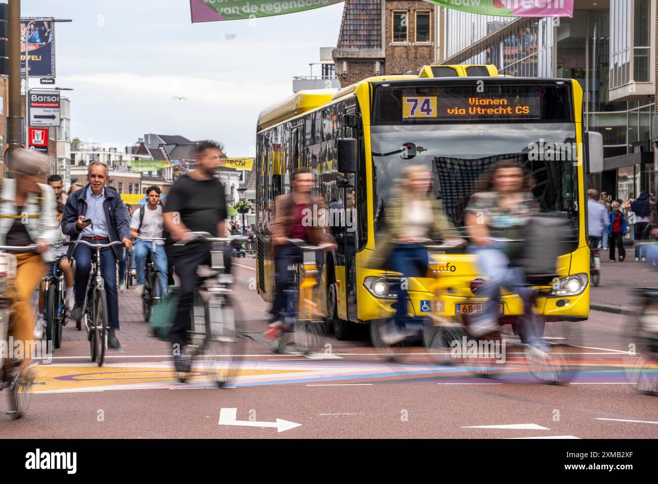 Central cycle path on the Lange Viestraat, in the centre of Utrecht ...