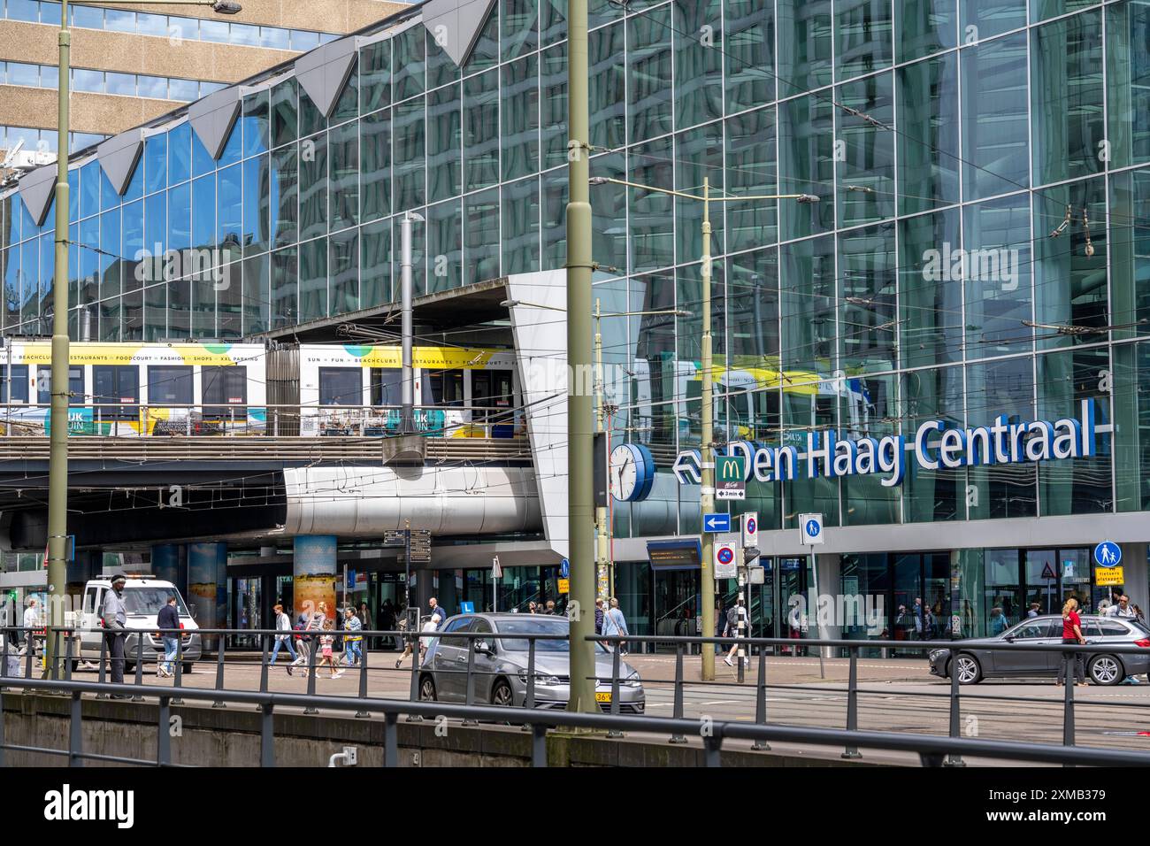 Public transport connections to The Hague Central Station, Centraal ...