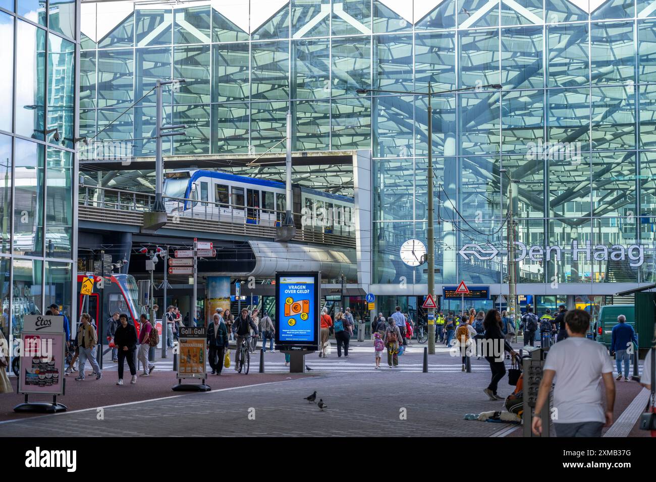 Public transport connections to The Hague Central Station, Centraal ...