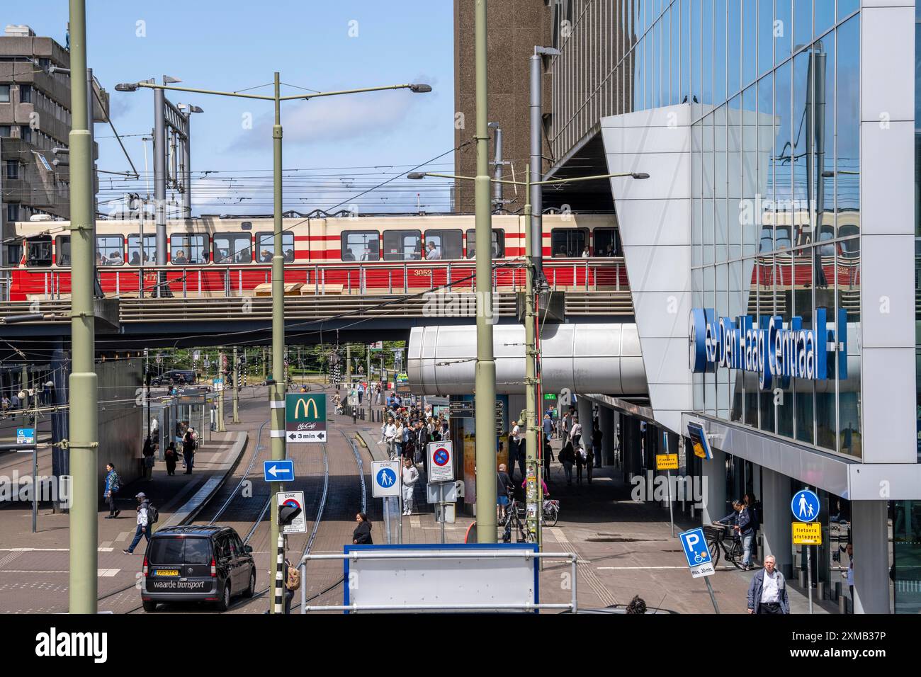 Public transport connections to The Hague Central Station, Centraal ...