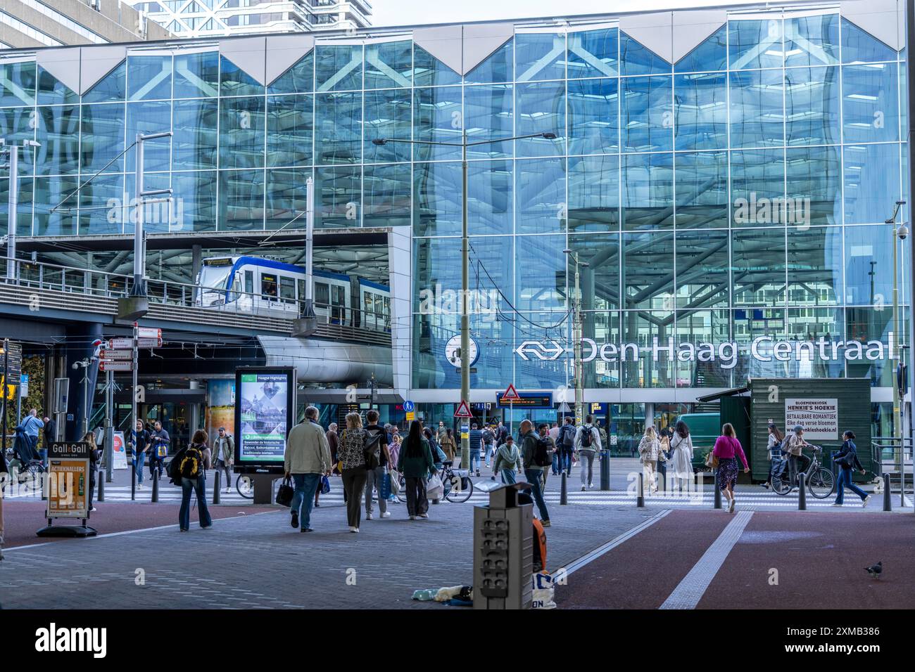 Public transport connections to The Hague Central Station, Centraal ...