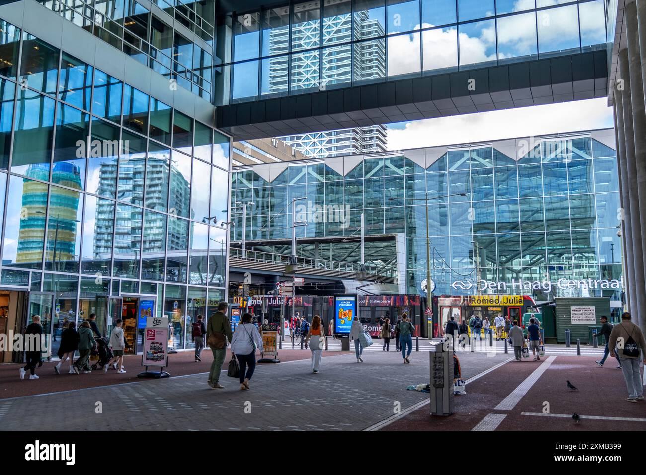 Public transport connections to The Hague Central Station, Centraal ...