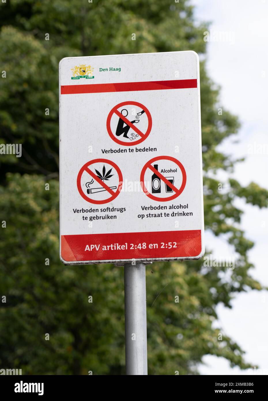 Prohibition sign at the historic Binnenhof, seat of the Dutch ...