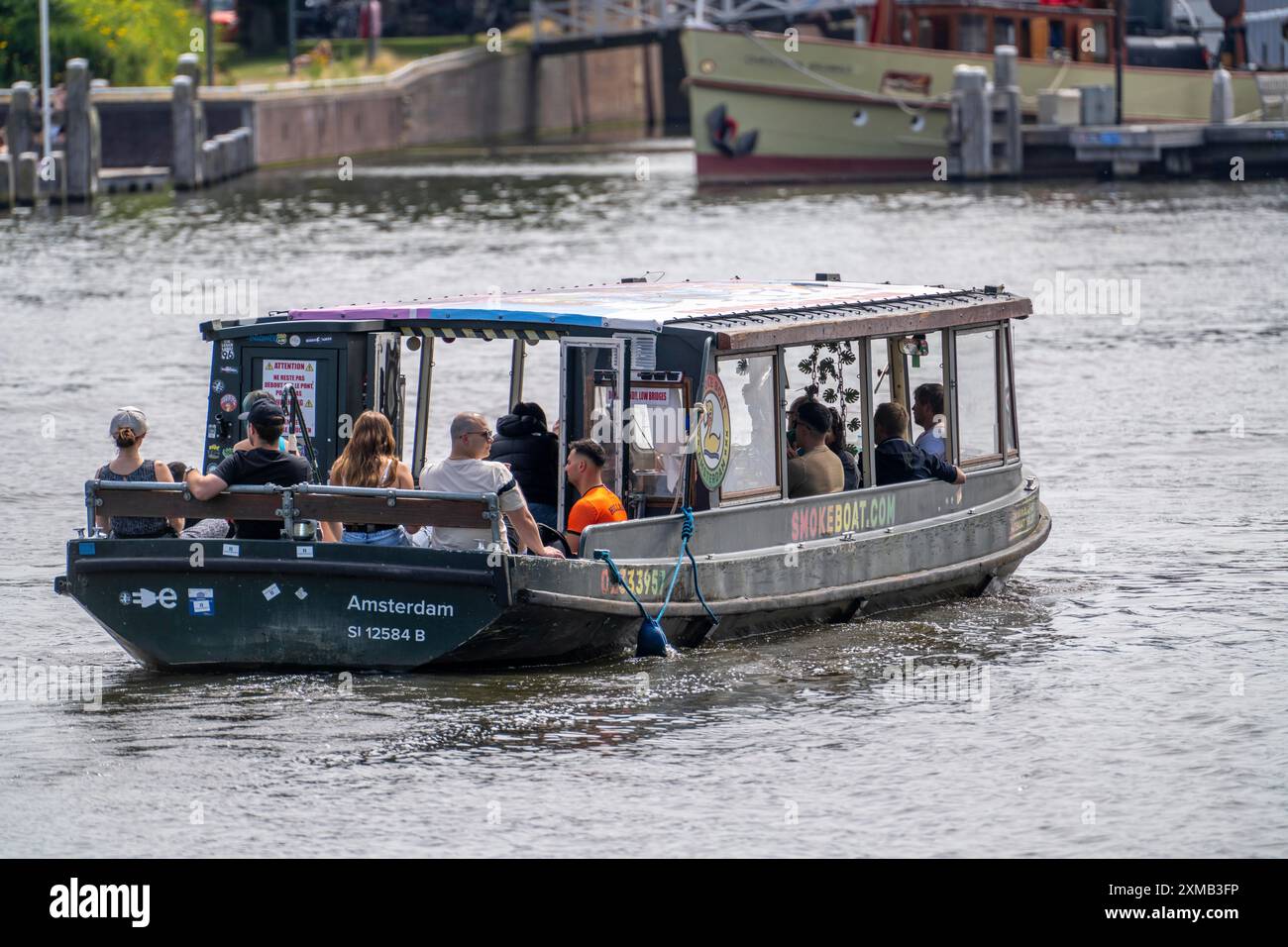 Canal cruise, with Smokeboat.com organiser, smoking is allowed on board ...