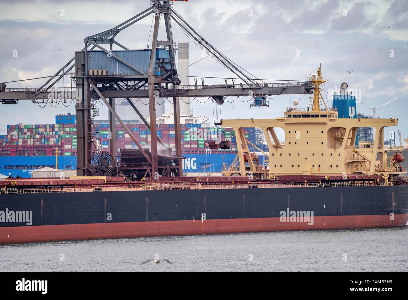 Bulk carriers, cargo ships for bulk goods such as coal, ores, sand, are ...