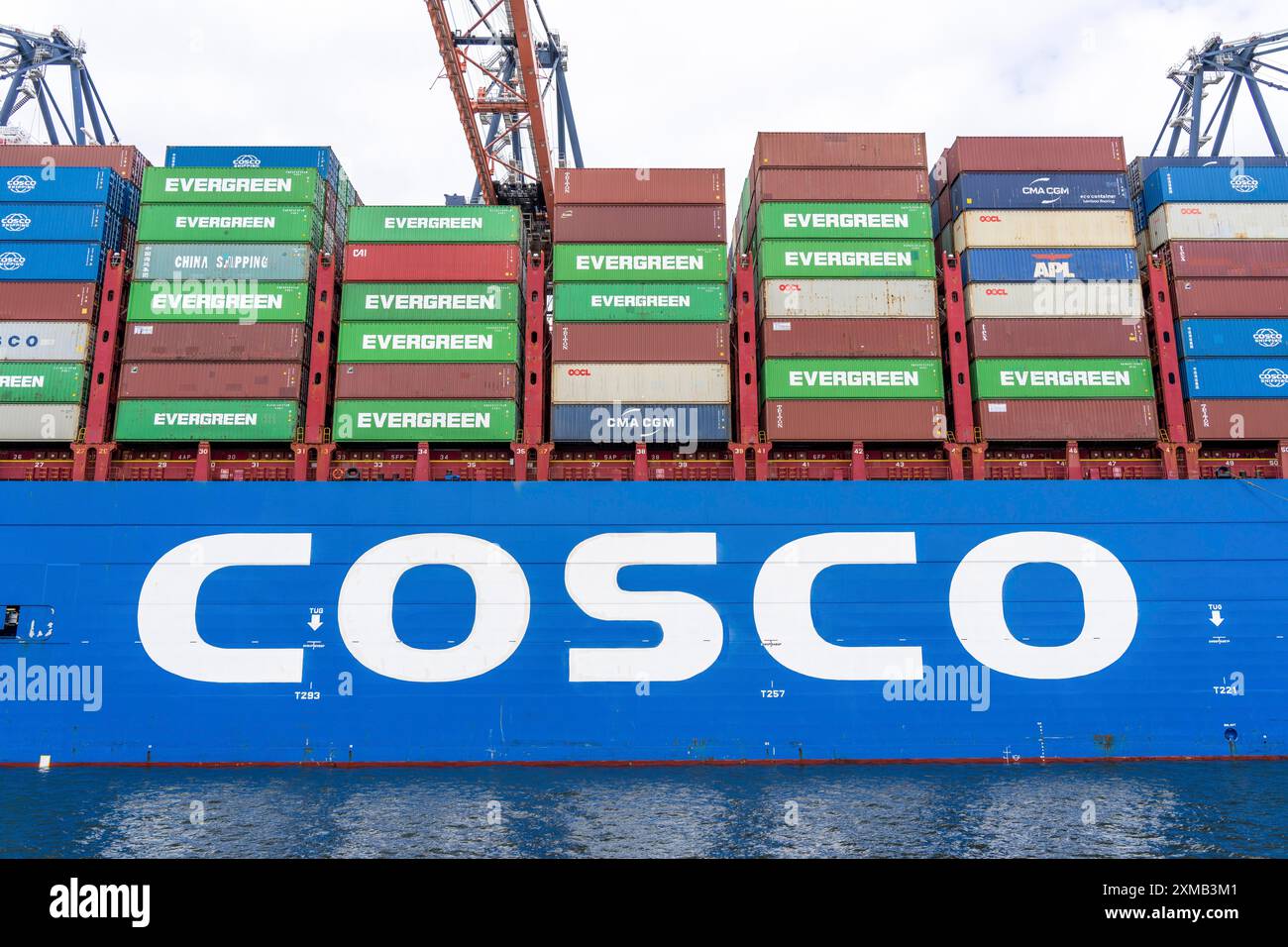 Euromax Container Terminal, container freighter Cosco Shipping Universe ...