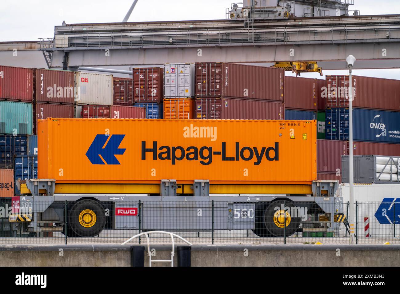 RWG Container Terminal, autonomous container transport at the quay ...