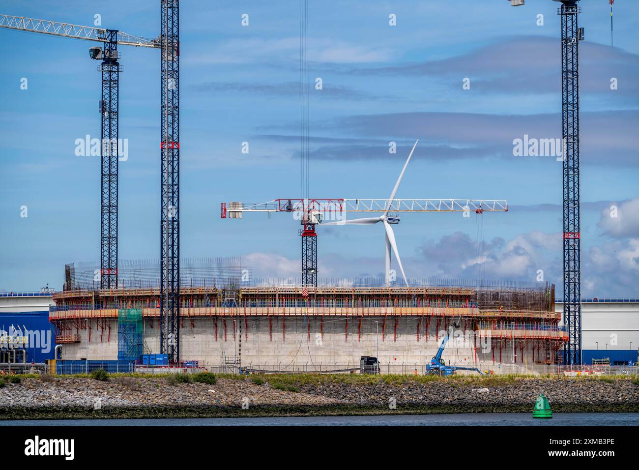 Construction of a 180, 000 cubic metre LNG storage tank, it will be the ...
