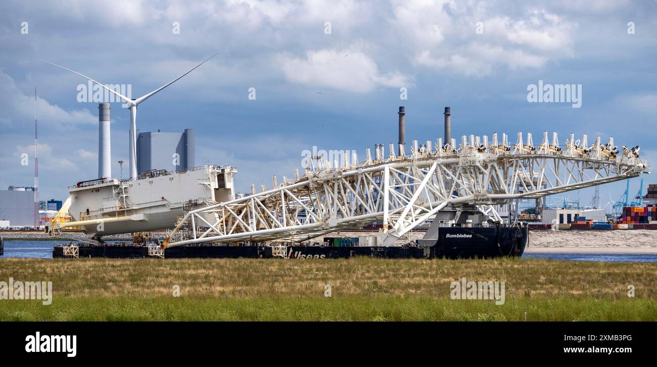 Bumblebee barge, with the Stinger boom, which is part of the world's ...