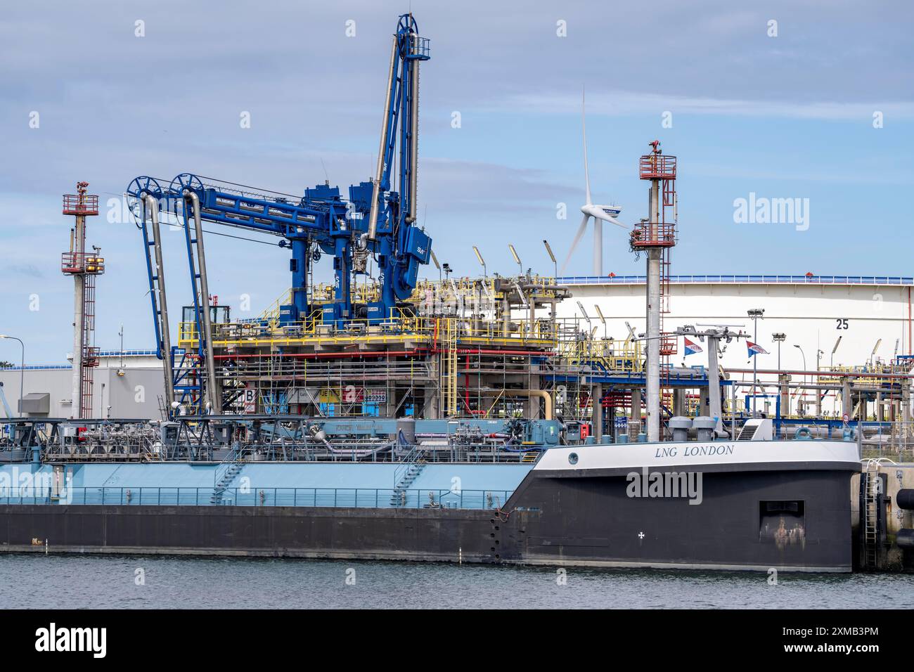 LNG tanker at, LNG import terminal tanks for liquefied natural gas ...