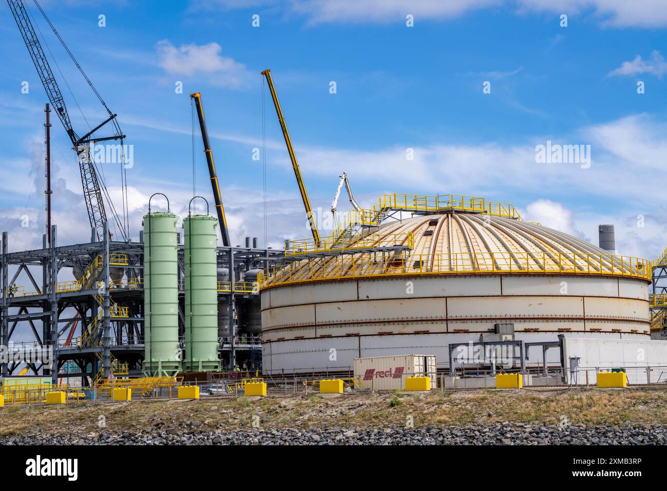 New building, construction site, of a bio-refinery of the Finnish oil ...