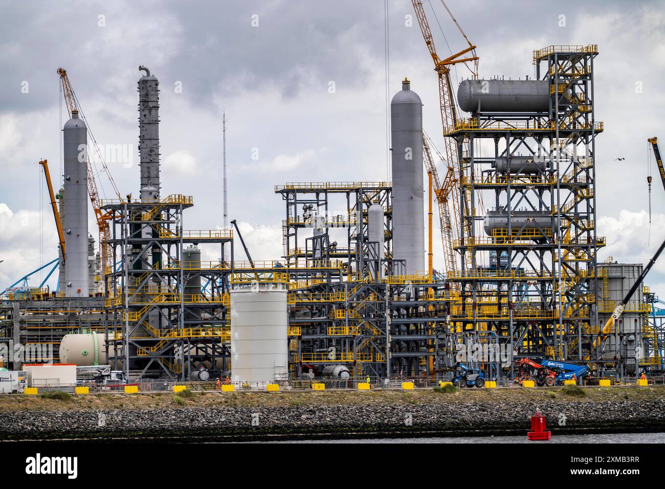 New building, construction site, of a bio-refinery of the Finnish oil ...