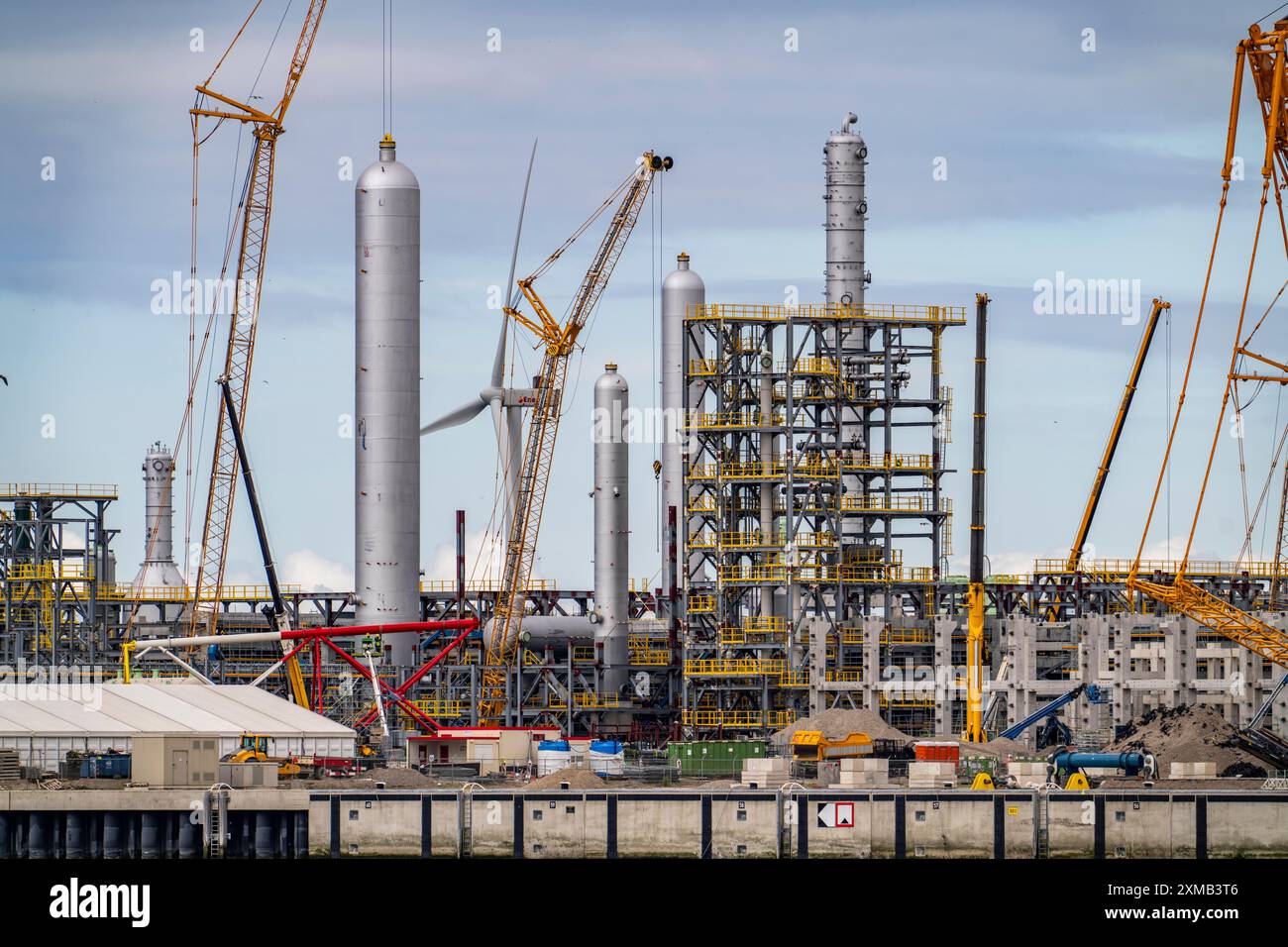 New building, construction site, of a bio-refinery of the Finnish oil ...