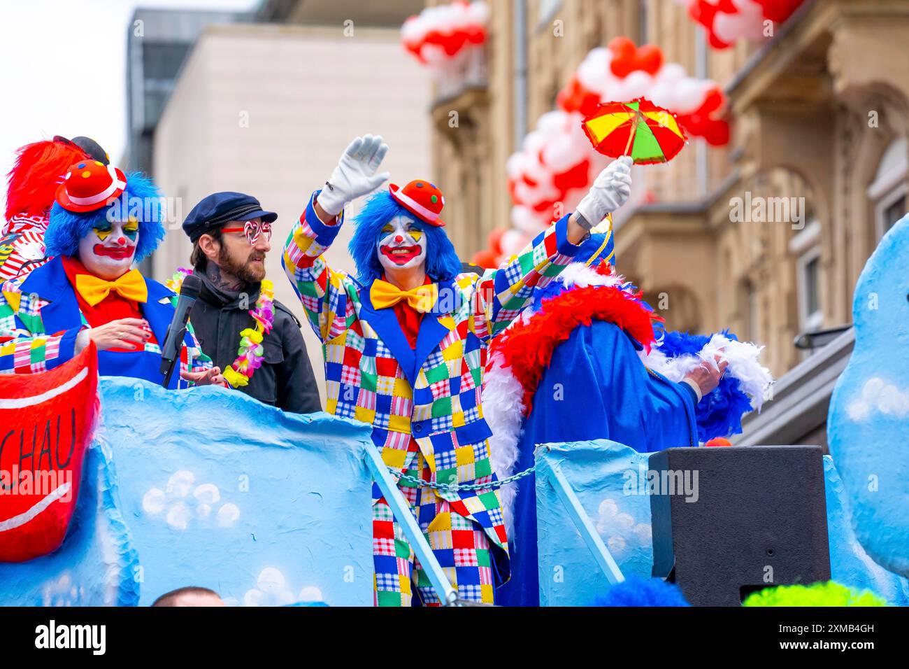 Rose Monday parade in Duesseldorf, street carnival, floats, clowns ...
