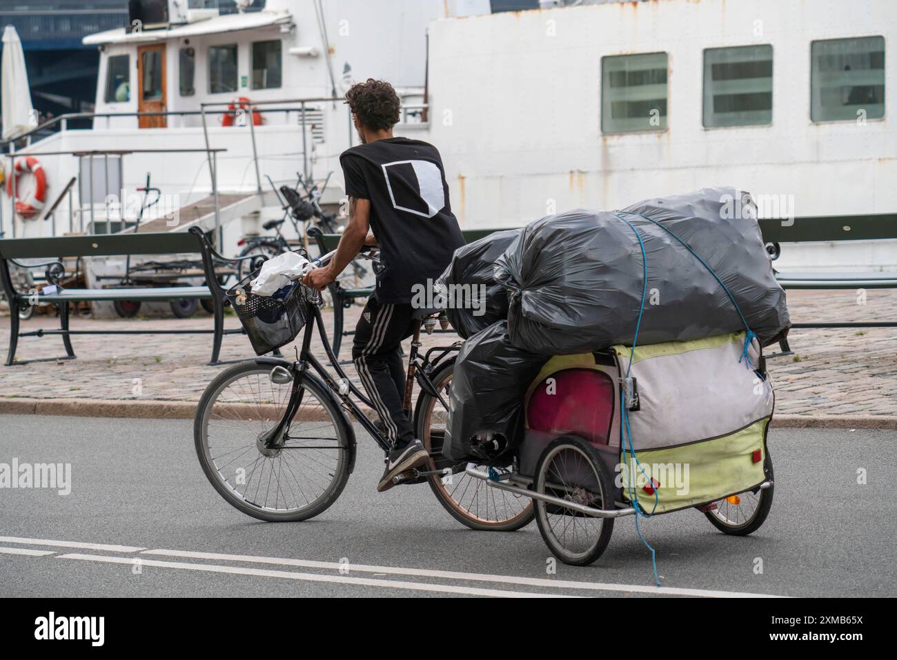 Bicycle with trailer and lots of luggage, cargo, Copenhagen, Denmark ...