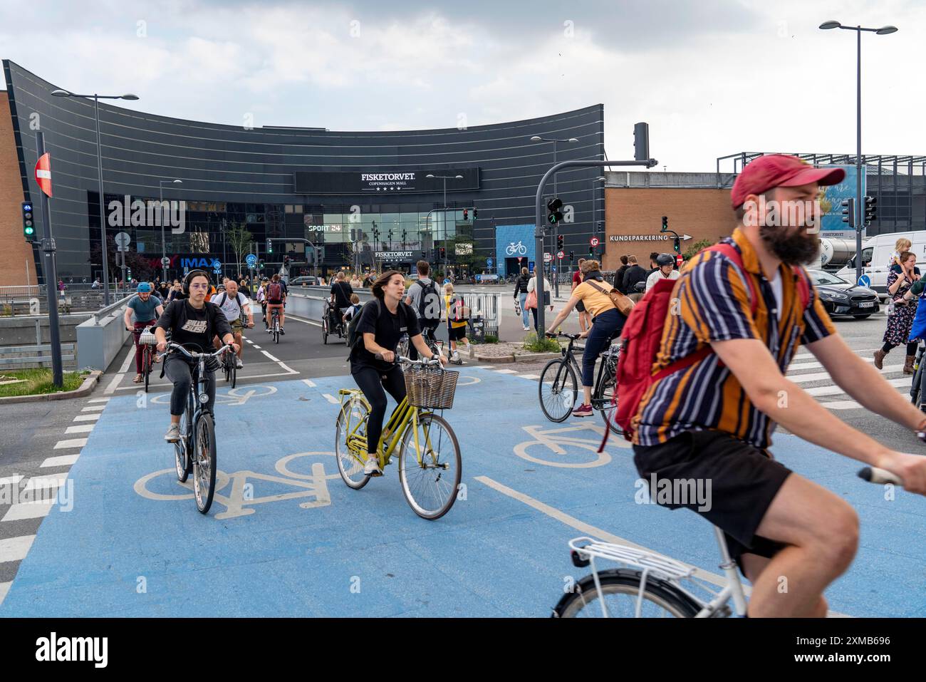 Cyclists on cycle paths, at the shopping centre Fisketorvet, Sydhavnen ...