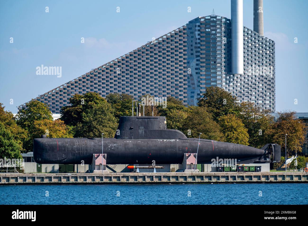 CopenHill, waste incineration plant and artificial ski slope, 90 metres ...