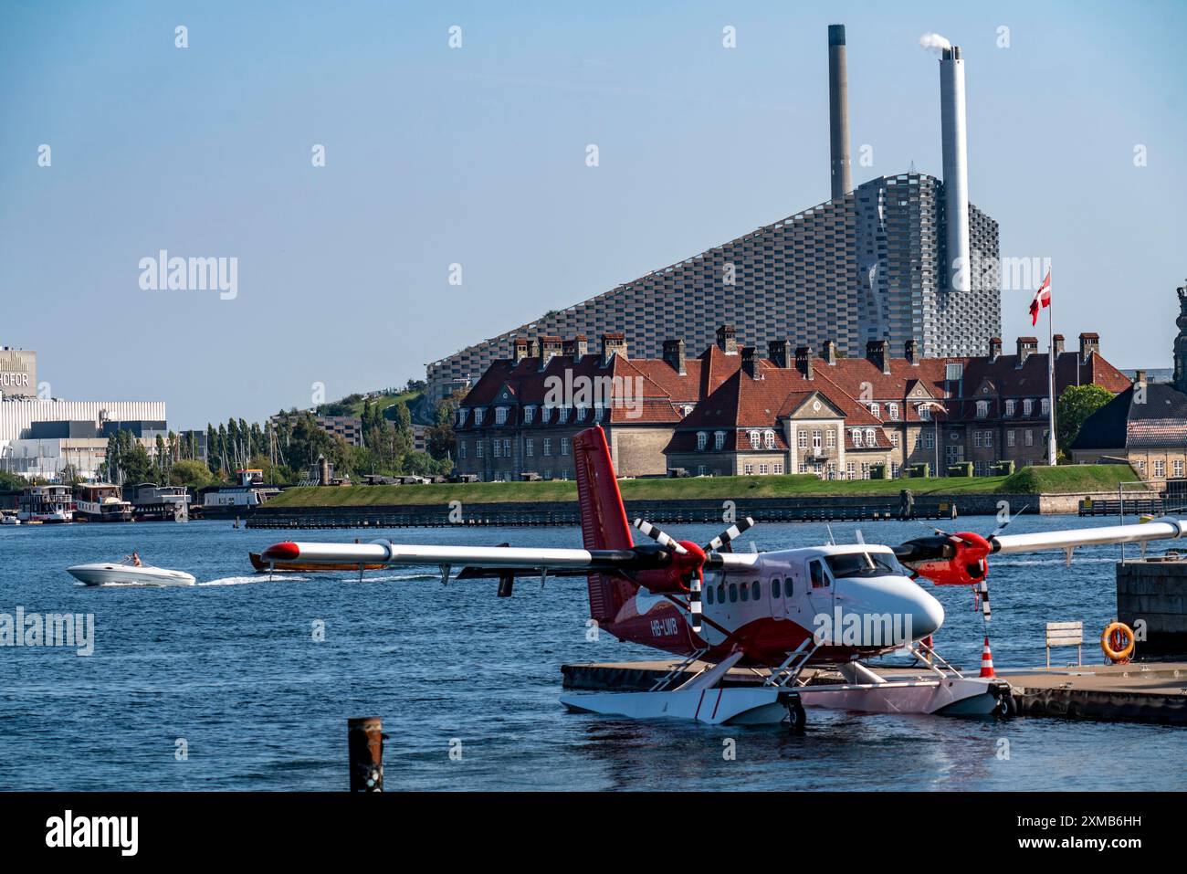 CopenHill, waste incineration plant and artificial ski slope, 90 metres ...