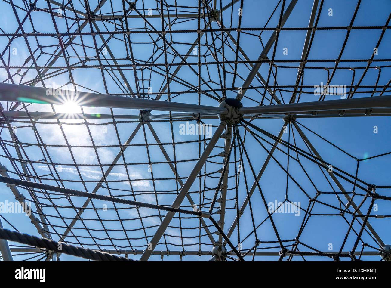 Climbing frame, climbing pyramid, symbolic image network, networking ...