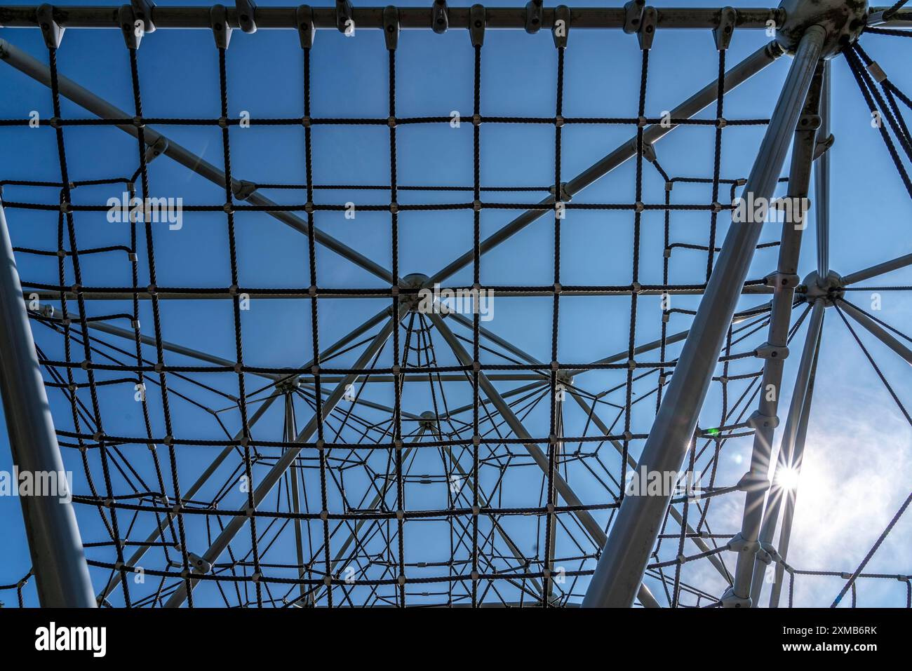 Climbing frame, climbing pyramid, symbolic image network, networking ...