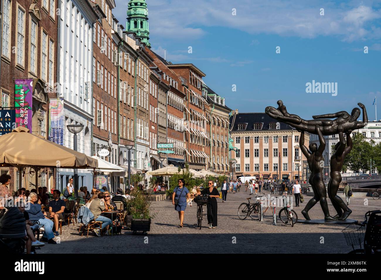 Gammel Strand Square, Slaegt Lofter Slaegt, bronze figure sculpture by ...