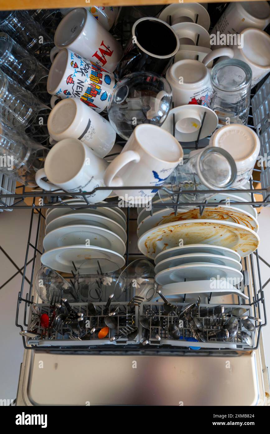 Dishwasher, full of dirty crockery Stock Photo - Alamy