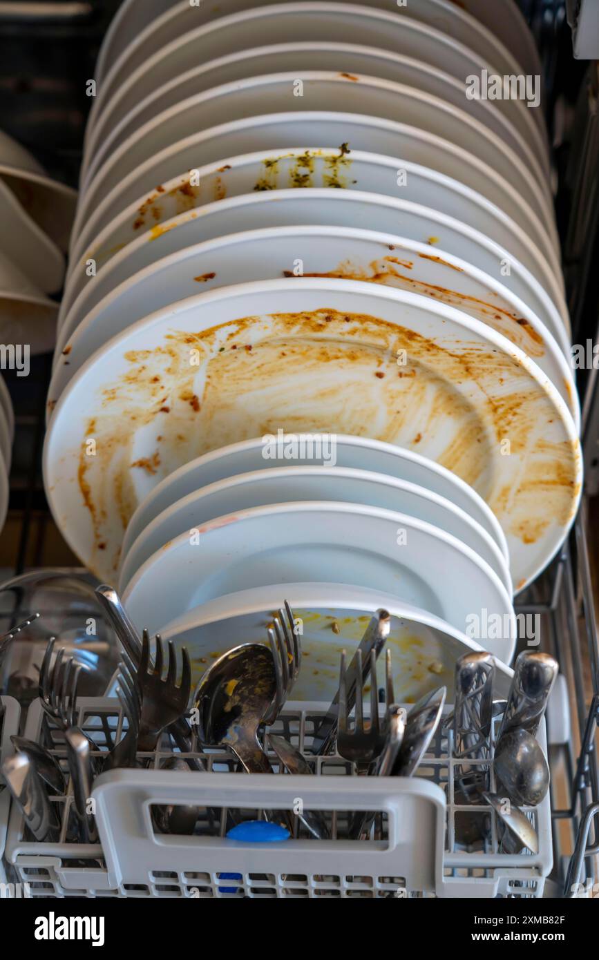 Dishwasher, full of dirty crockery Stock Photo - Alamy