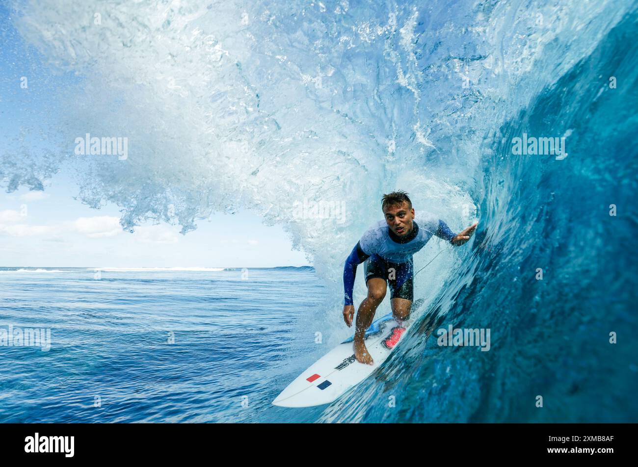 Tahiti. 26th July, 2024. France's Kauli Vaast gets into the barrel ...