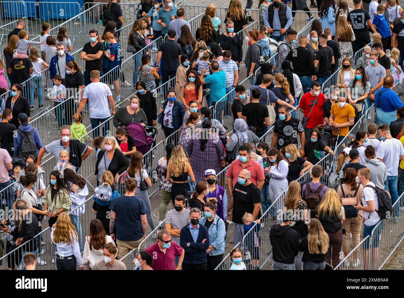 Happy Colonia funfair, Corona-compliant funfair at the Deutzer Werft ...