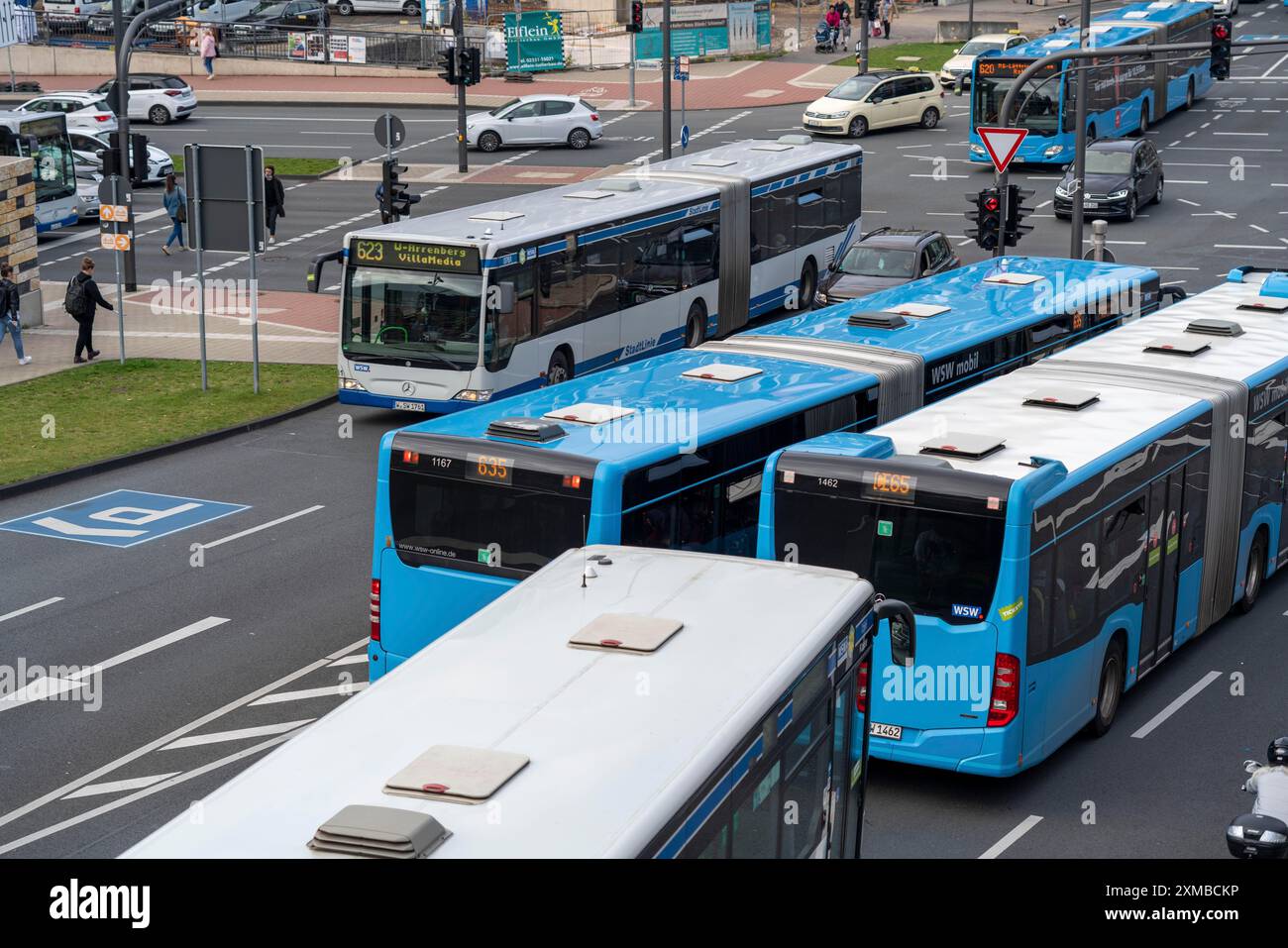 Wuppertal, intersection at the central bus station, at the main railway station, WSW buses ...