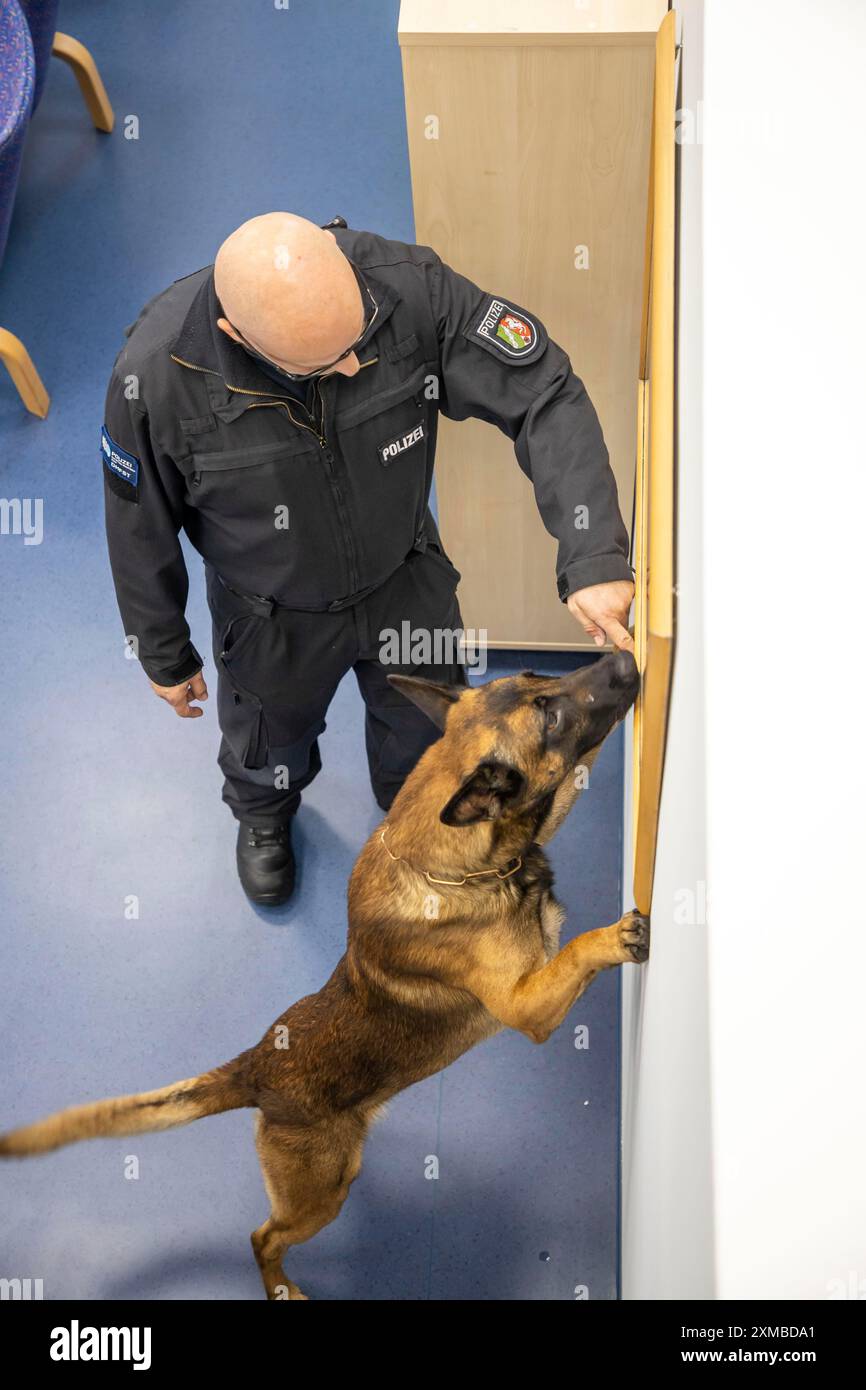 Digital police training hi-res stock photography and images - Alamy