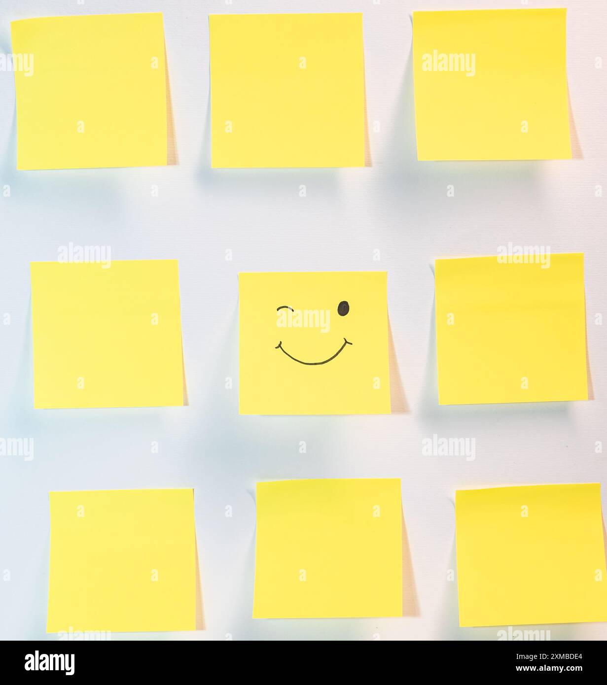 Smiley positive attitude post it hi-res stock photography and images ...