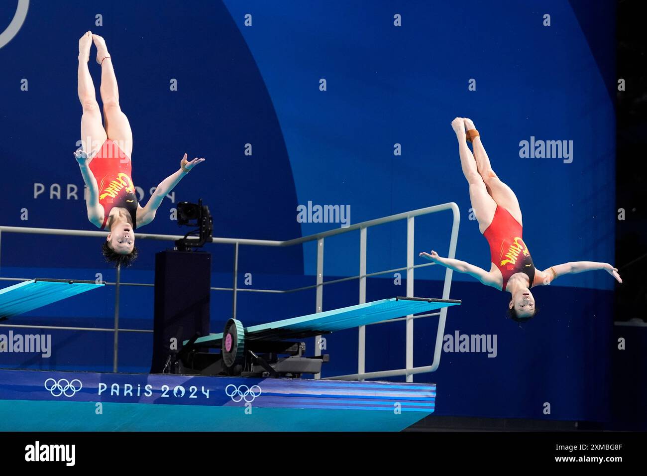 China's Chen Yiwen and Chang Yani compete in the women's synchronised ...
