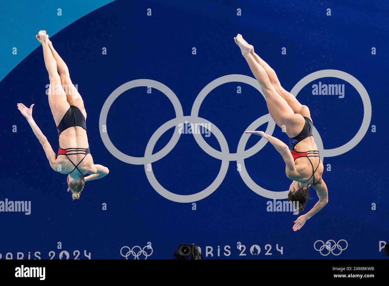 China's Chen Yiwen and Chang Yani compete in the women's synchronised ...