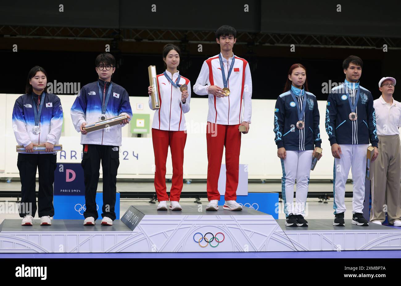 Gold medalists Yuting Huang and Lihao Sheng of People’s Republic of ...