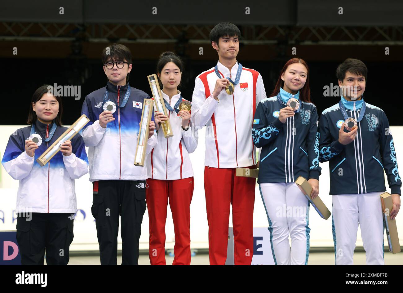 Gold medalists Yuting Huang and Lihao Sheng of People’s Republic of ...