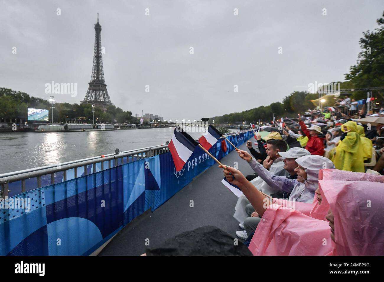 Paris, France. 26th July, 2024. Fans attend and cheer the athletes ...