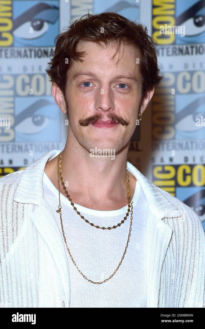 Robert Strange beim Photocall zur 2. Staffel der Amazon Prime Video ...