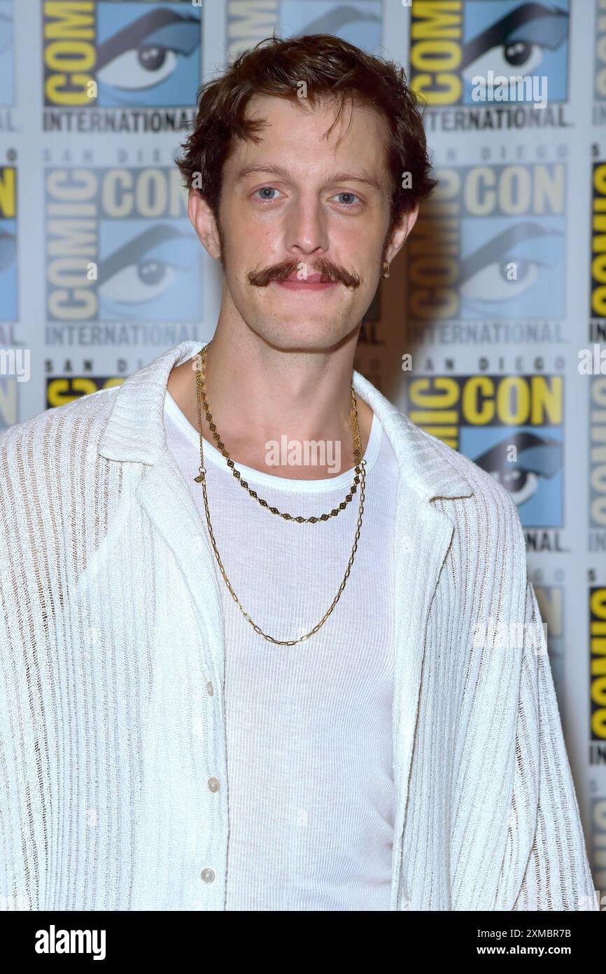 Robert Strange beim Photocall zur 2. Staffel der Amazon Prime Video ...