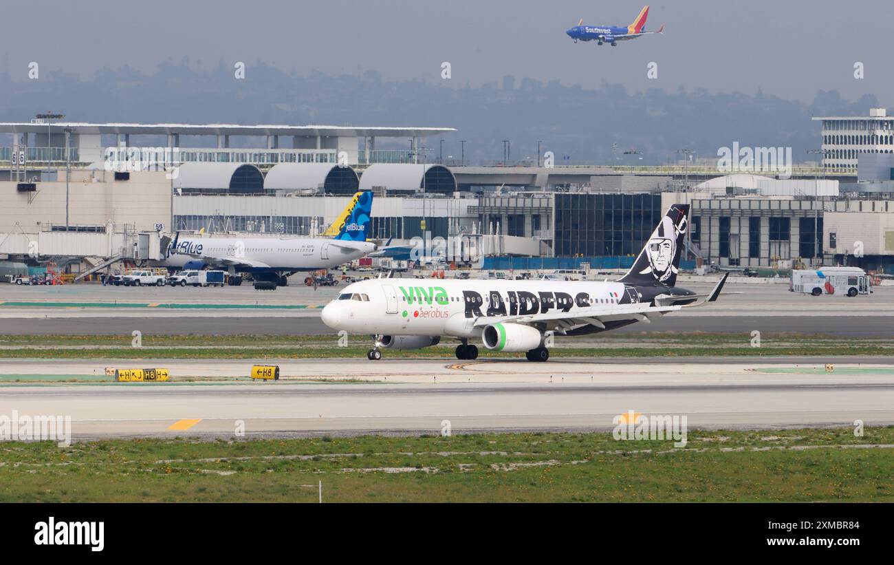 Viva aerobus a320 hi-res stock photography and images - Alamy